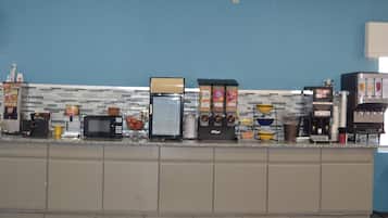Café da manhã para viagem grátis todos os dias