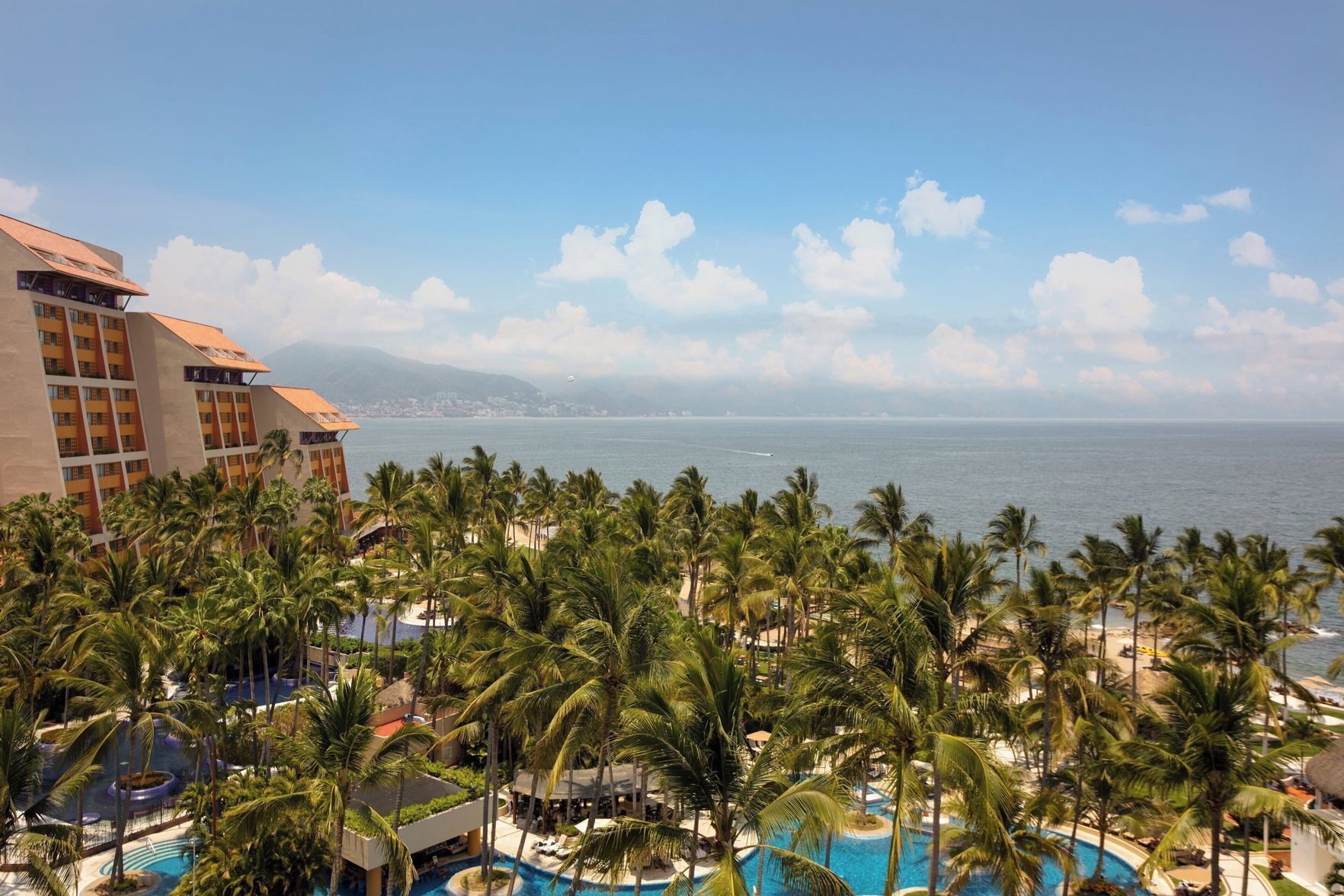 Piscina | 2 piscinas exteriores, guarda-sóis 