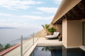 2 piscinas exteriores, guarda-sóis 