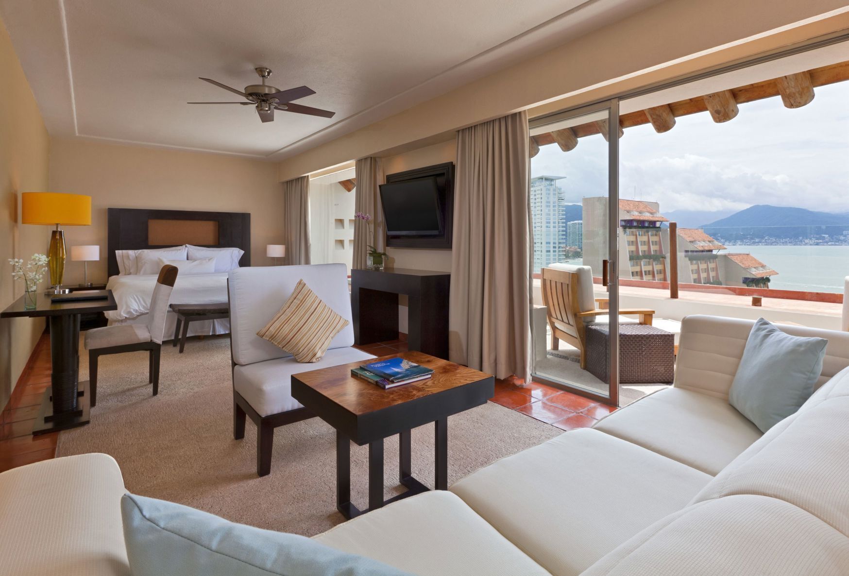 Sala de estar | Televisor LCD de 32 polegadas com canais via satélite, televisor 