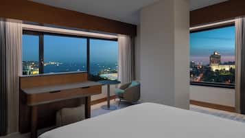 Suite, 1 cama king-size, no canto (Bosphorus View) | Roupa de alta qualidade, edredões de penas