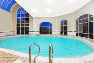 Piscina interior, piscina exterior 