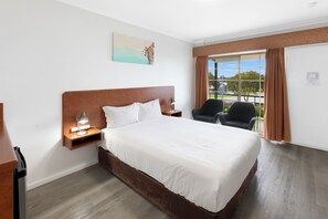 Quarto standard, 1 cama Queen | Escrivaninha, cortinas blackout, quartos à prova de som