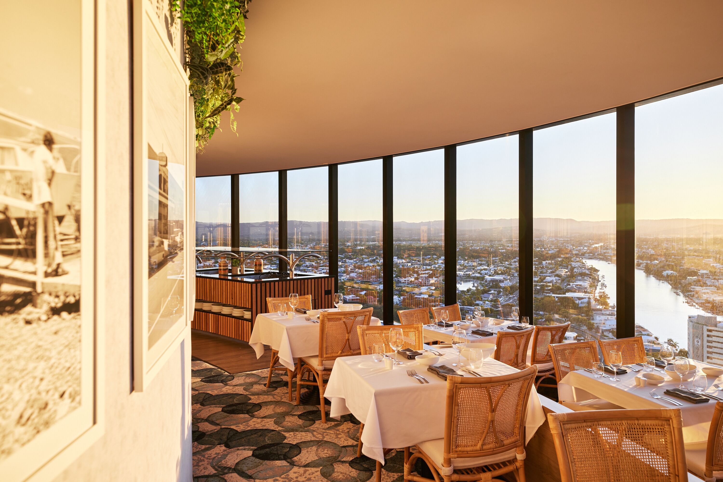 3 restaurantes, pequenos-almoços servidos 