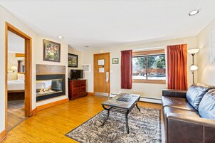 Roupas de cama premium, edredons de pluma, cofres nos quartos