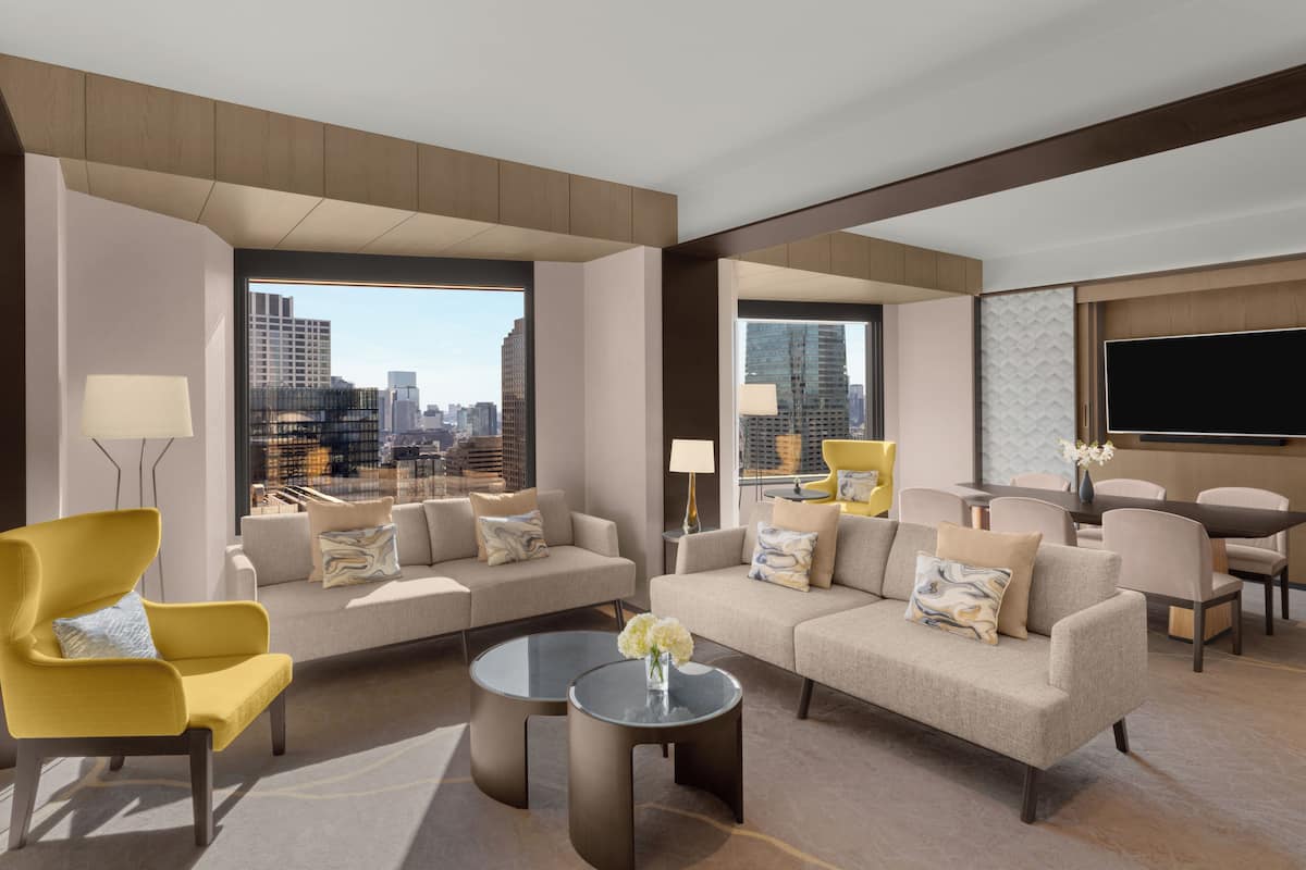 Suite, várias camas, acesso ao Club Lounge (Miyabi) | 1 quarto, minibar, cofre no quarto, ferro/tábua de engomar 