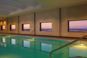 Piscina interior, da(s) 5:00 à(s) 22:00, espreguiçadeiras 