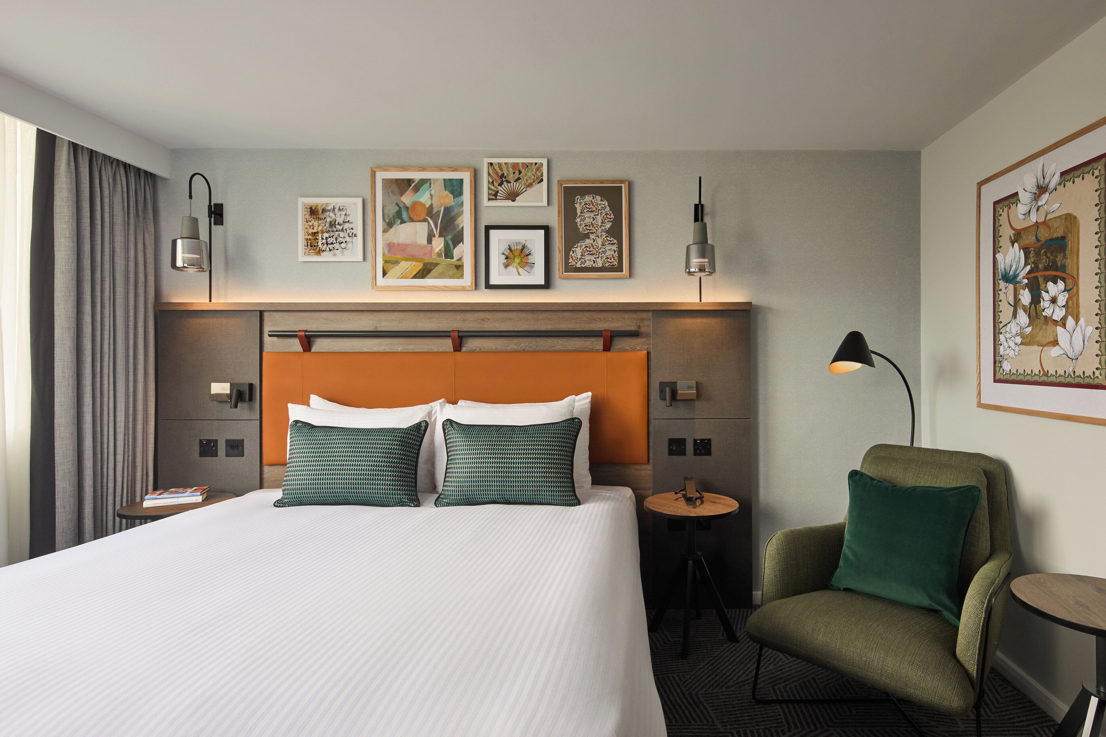 Cofre no quarto, secretária 