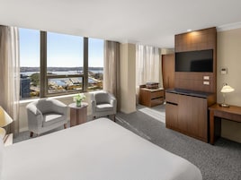 Quarto luxo, 1 cama King, vista para o porto | Cofres nos quartos, escrivaninha, ferros/tábuas de passar roupa