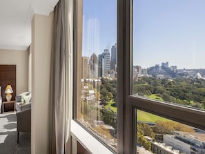 Quarto Deluxe, 1 cama king-size, vista para o porto | Cofre no quarto, secretária, ferro/tábua de engomar, camas desdobráveis