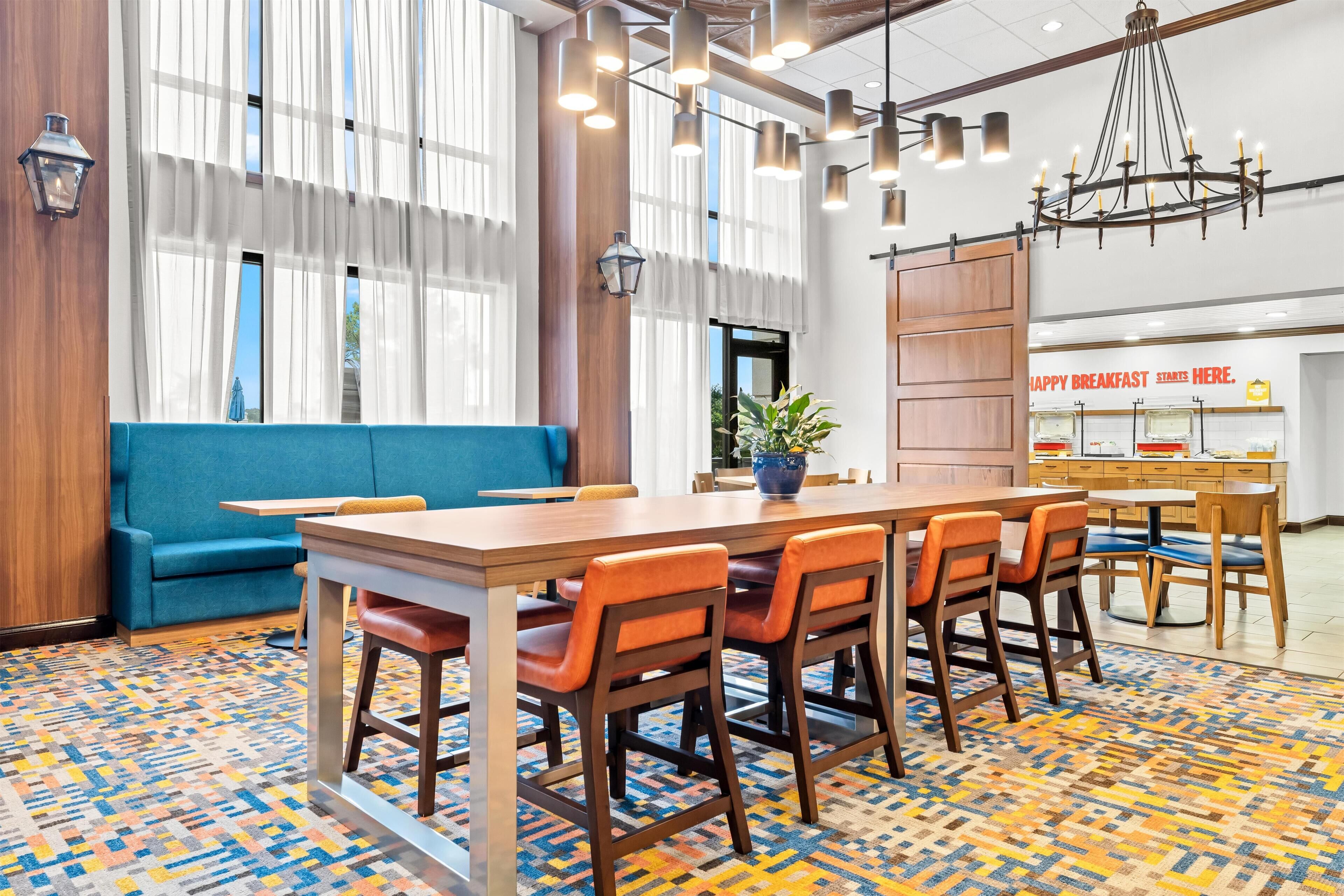 Café da manhã com buffet grátis todos os dias