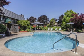 Piscina externa sazonal