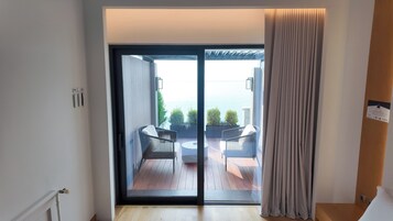 Suíte júnior, vista para o mar | Roupas de cama premium, cofres nos quartos, escrivaninha