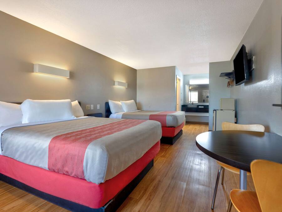 Cortinas blackout, Wi-Fi de cortesia, roupa de cama