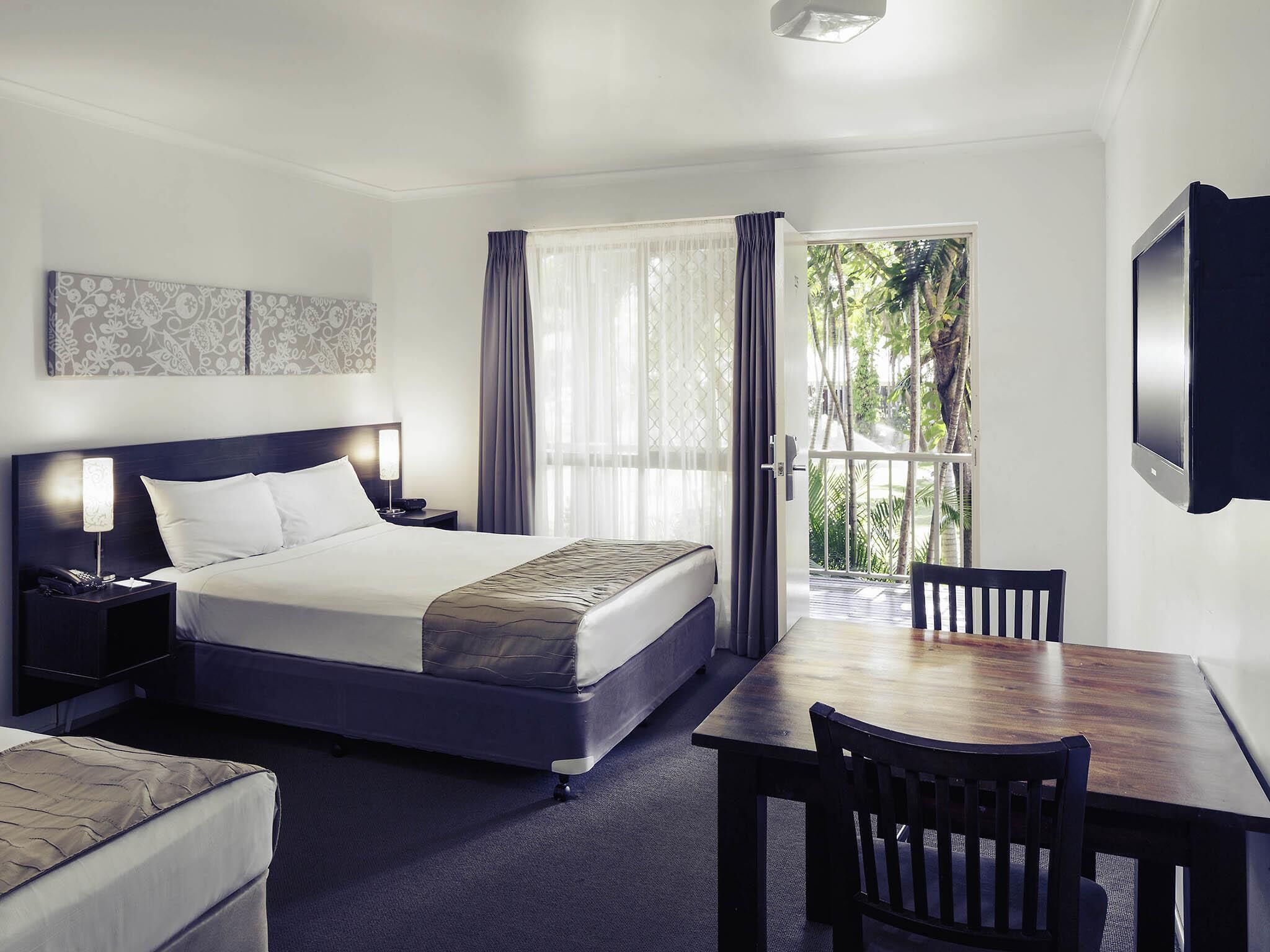 Quarto Standard, várias camas | Roupa de alta qualidade, cofre no quarto, cortinas/cortinados opacos 
