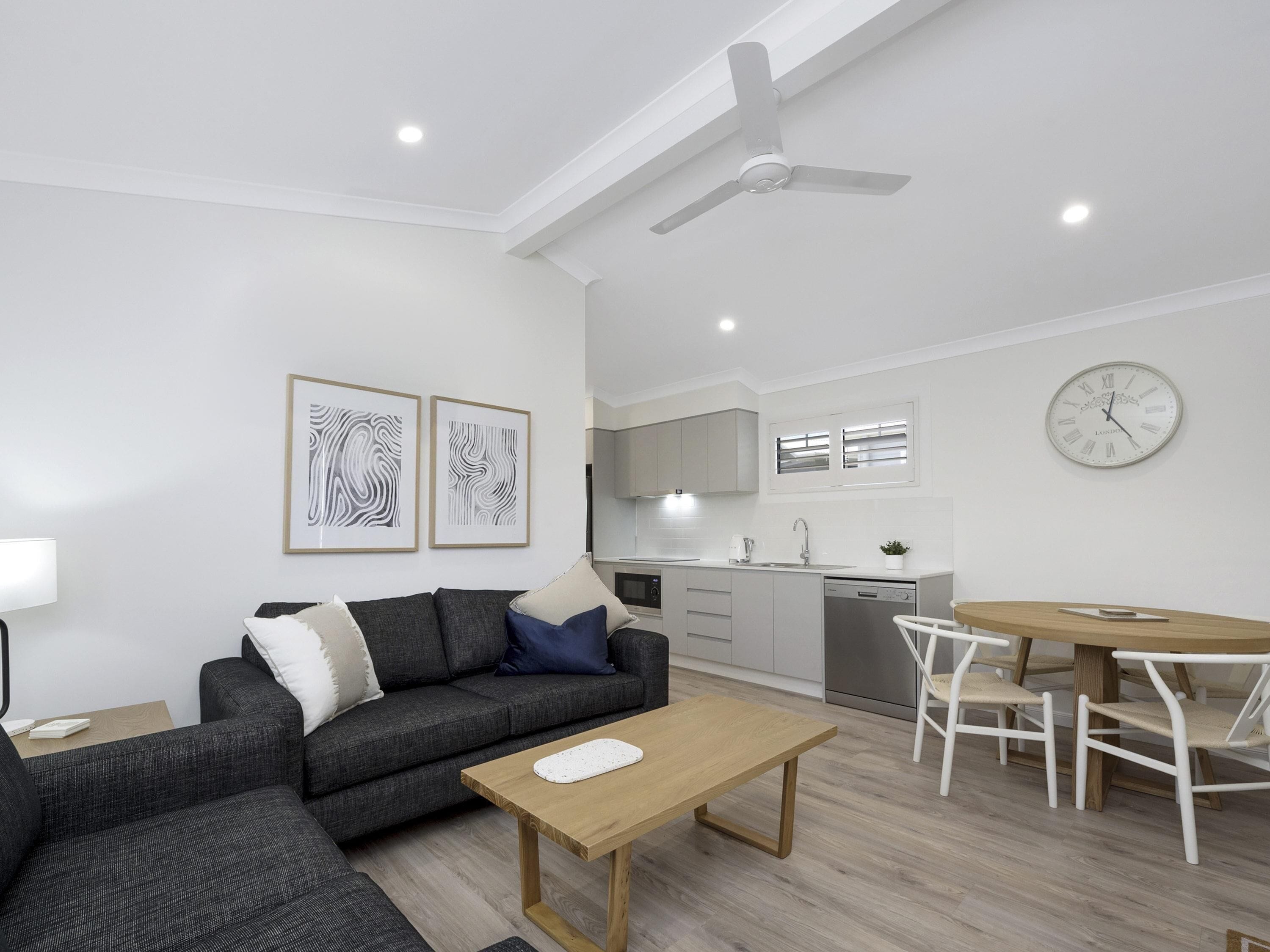 Bungalow Deluxe, 2 quartos | Roupa de alta qualidade, cofre no quarto, cortinas/cortinados opacos 