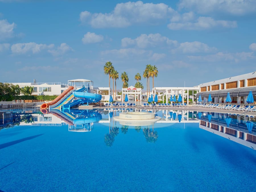 2 piscinas exteriores, espreguiçadeiras