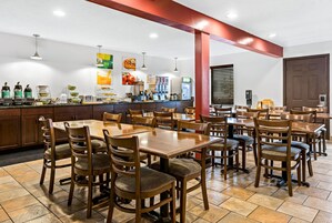 Pequeno-almoço tipo buffet diário incluído