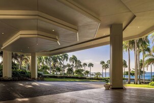 3 bares/lounges, bar ao lado da piscina