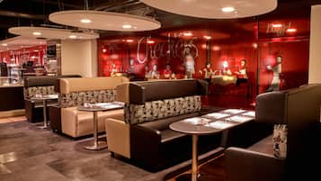 2 restaurantes, pequenos-almoços servidos