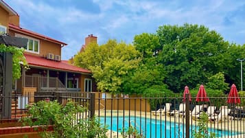 Piscina exterior sazonal