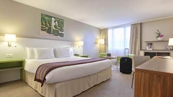 Roupas de cama premium, cofres nos quartos, escrivaninha