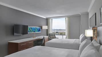 1 quarto, cofres nos quartos, escrivaninha, cortinas blackout