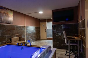 Suite Executiva, banheira de hidromassagem grande | Comodidade do quarto