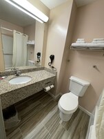 Chuveiro/banheira combinados, produtos de toalete grátis