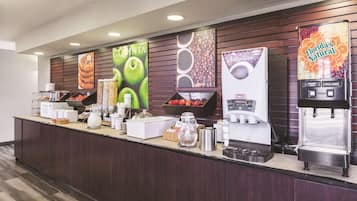 Café da manhã continental grátis