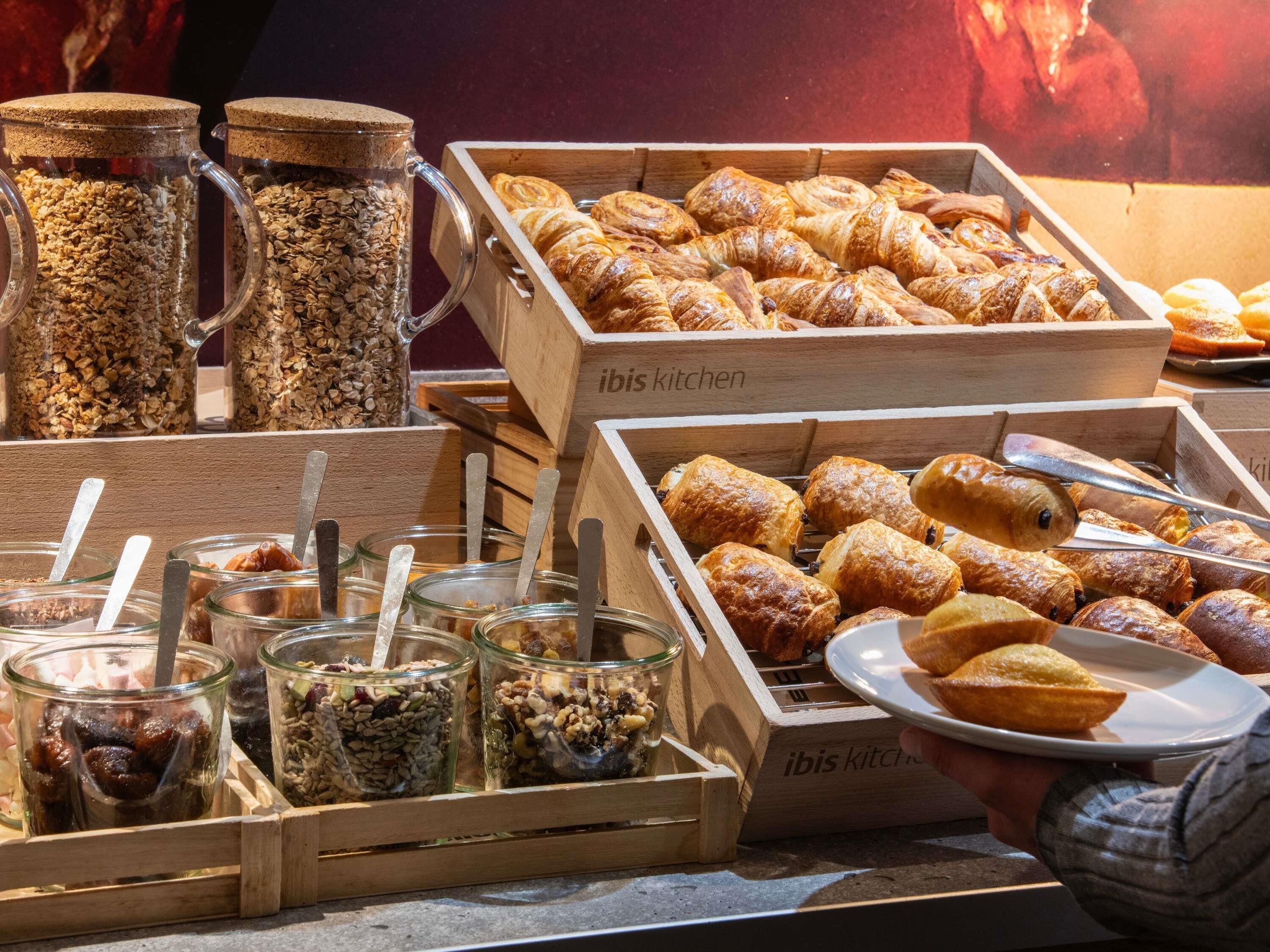 Pequeno-almoço tipo buffet diário mediante uma taxa 