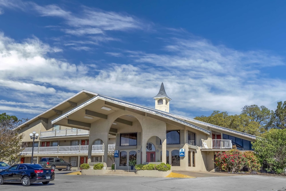 Best Western Sunday House Inn - Kerrville, TX