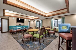 Café da manhã com buffet grátis todos os dias