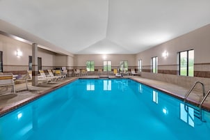 Piscina interior, da(s) 10:00 à(s) 22:00, espreguiçadeiras