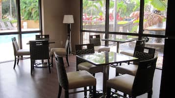 Pequeno-almoço tipo buffet diário incluído