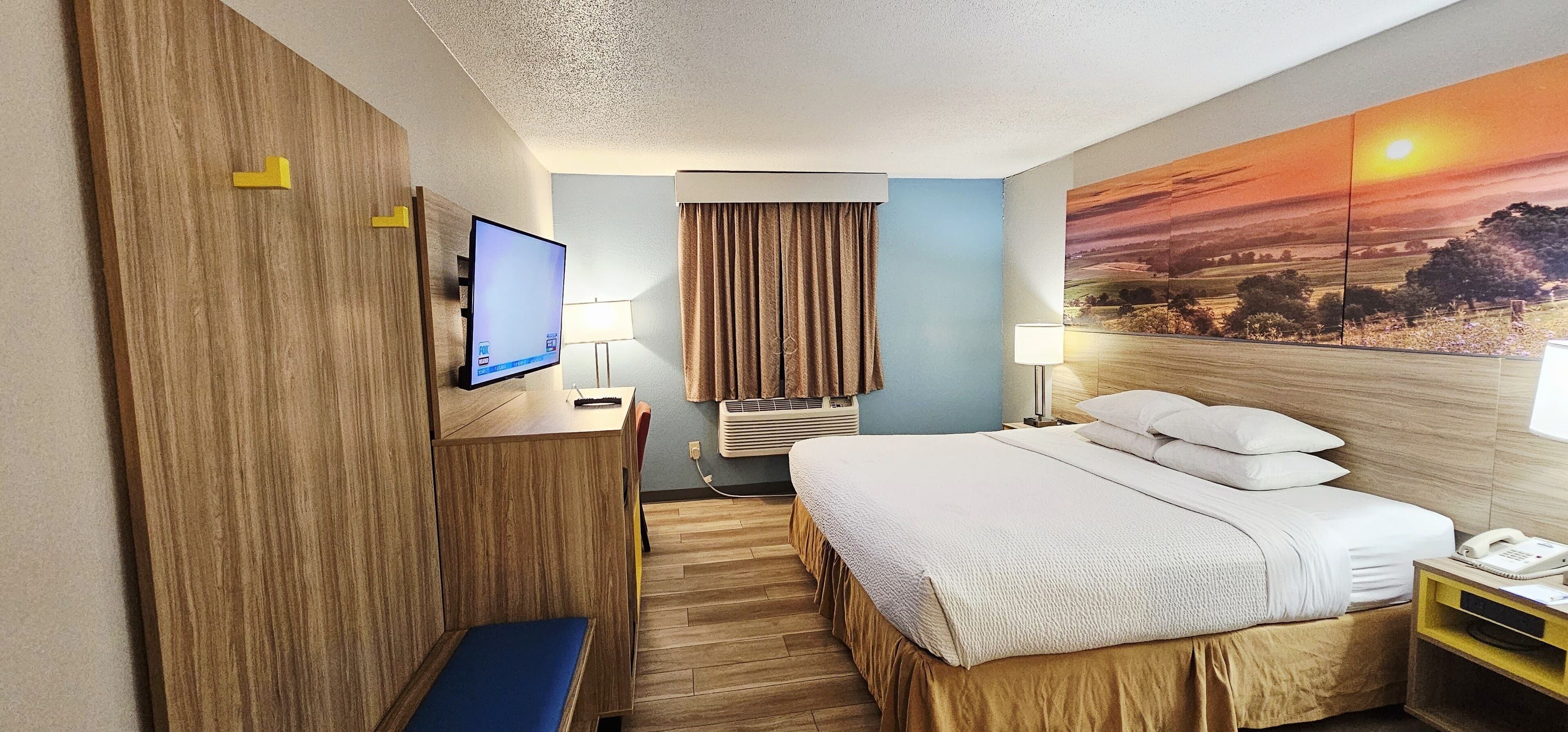 Escrivaninha, ferros/tábuas de passar roupa, berços grátis