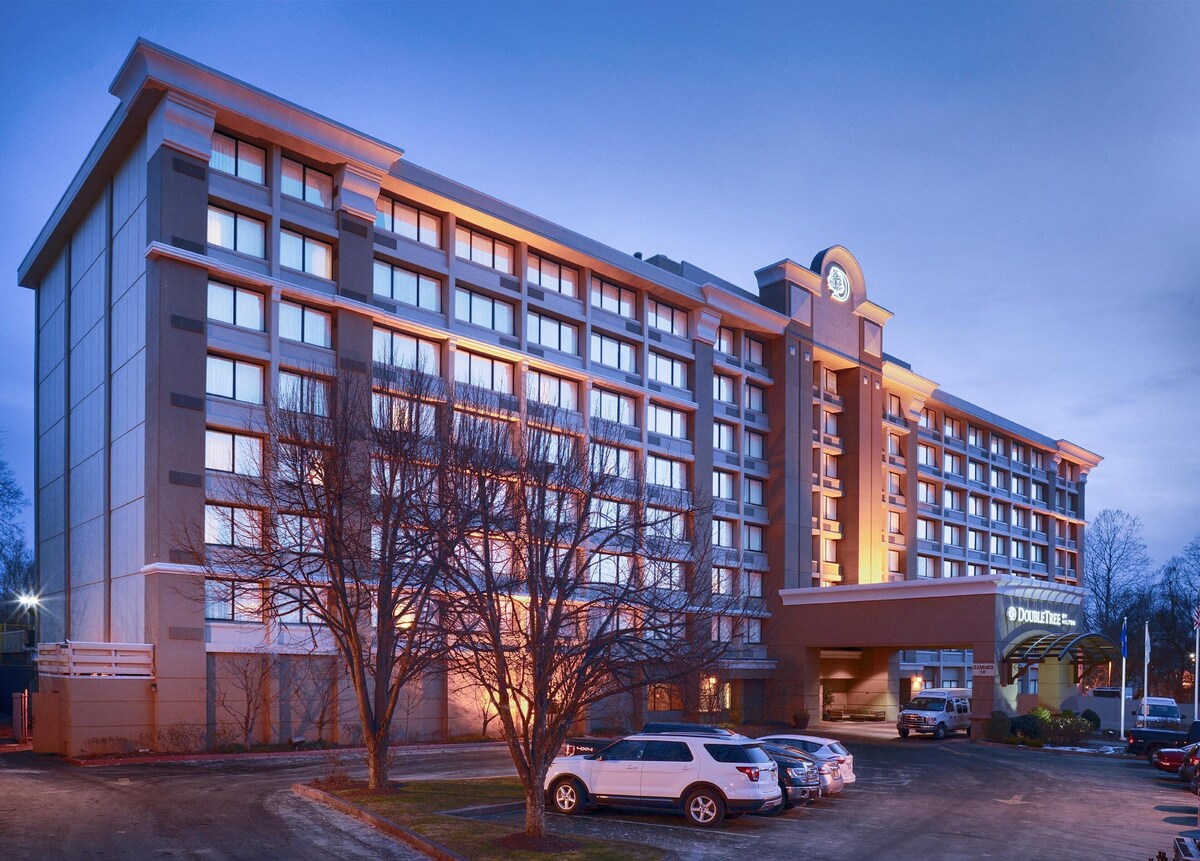 DoubleTree by Hilton Norwalk Reviews, Deals & Photos 2026 - Expedia