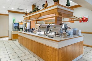 Café da manhã com buffet grátis todos os dias