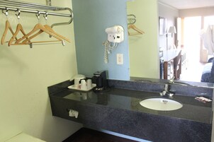 Escrivaninha, Wi-Fi de cortesia, roupa de cama