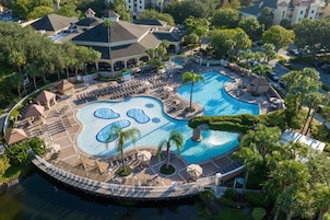 6 piscinas exteriores, toldos gratuitos, guarda-sóis 