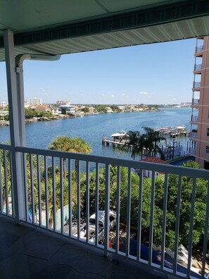 Quarto solteiro standard, 1 cama Queen, vista para o porto | Vista para a água