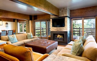 Casa geminada, 2 quartos, banheira de imersão | Área de estar | Smart TV, console de videogame, DVD player, dock para iPod