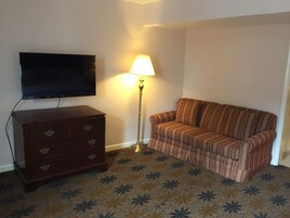 Quarto standard, 1 cama King, para fumantes | Área de estar | TV de tela plana