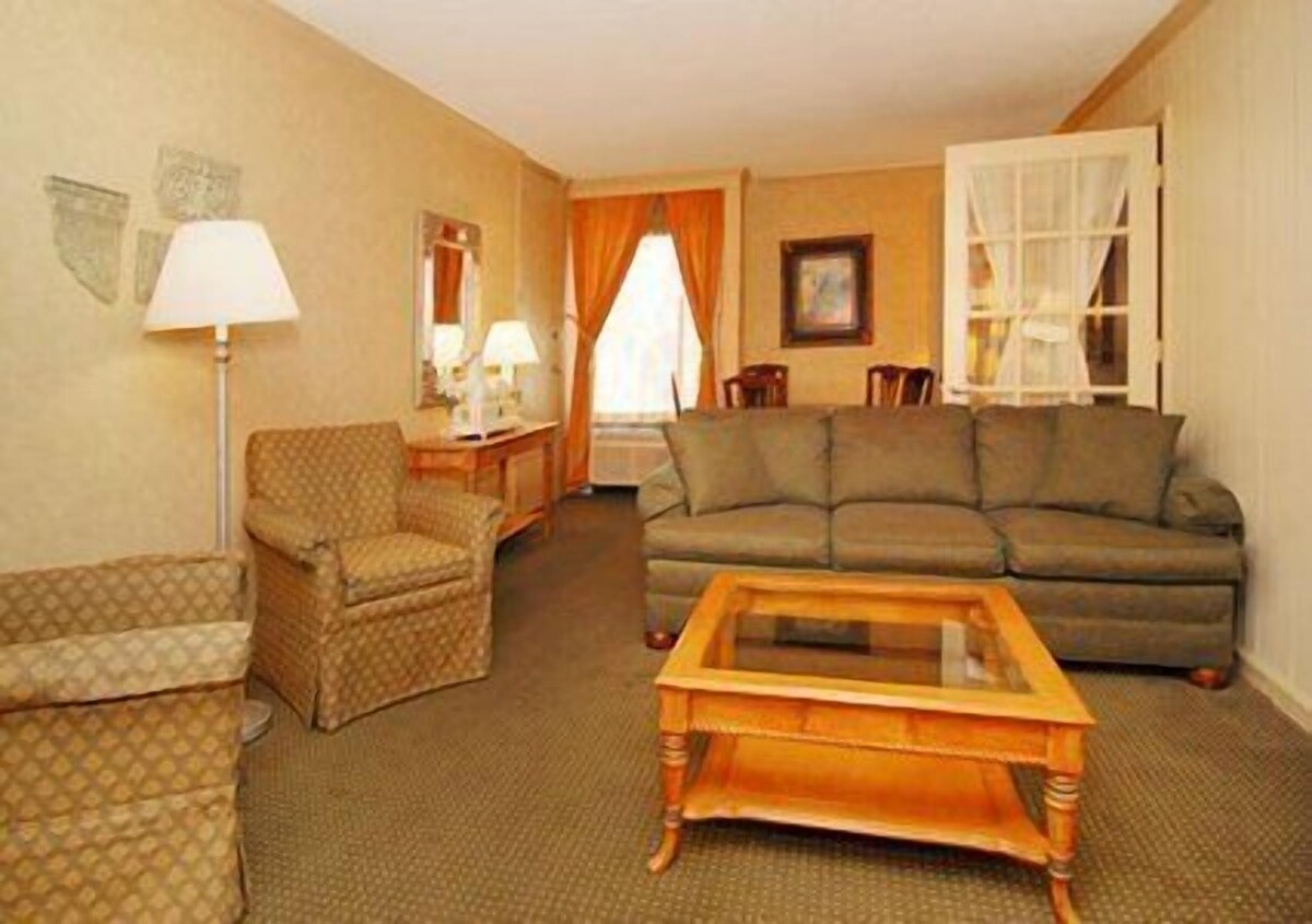 The Boulder Broker Reviews, Deals & Photos 2023 - Expedia