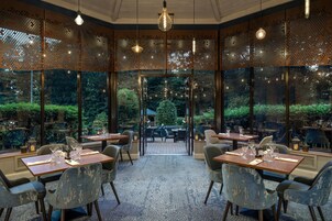 Café da manhã, almoço e jantar; culinária britânica 