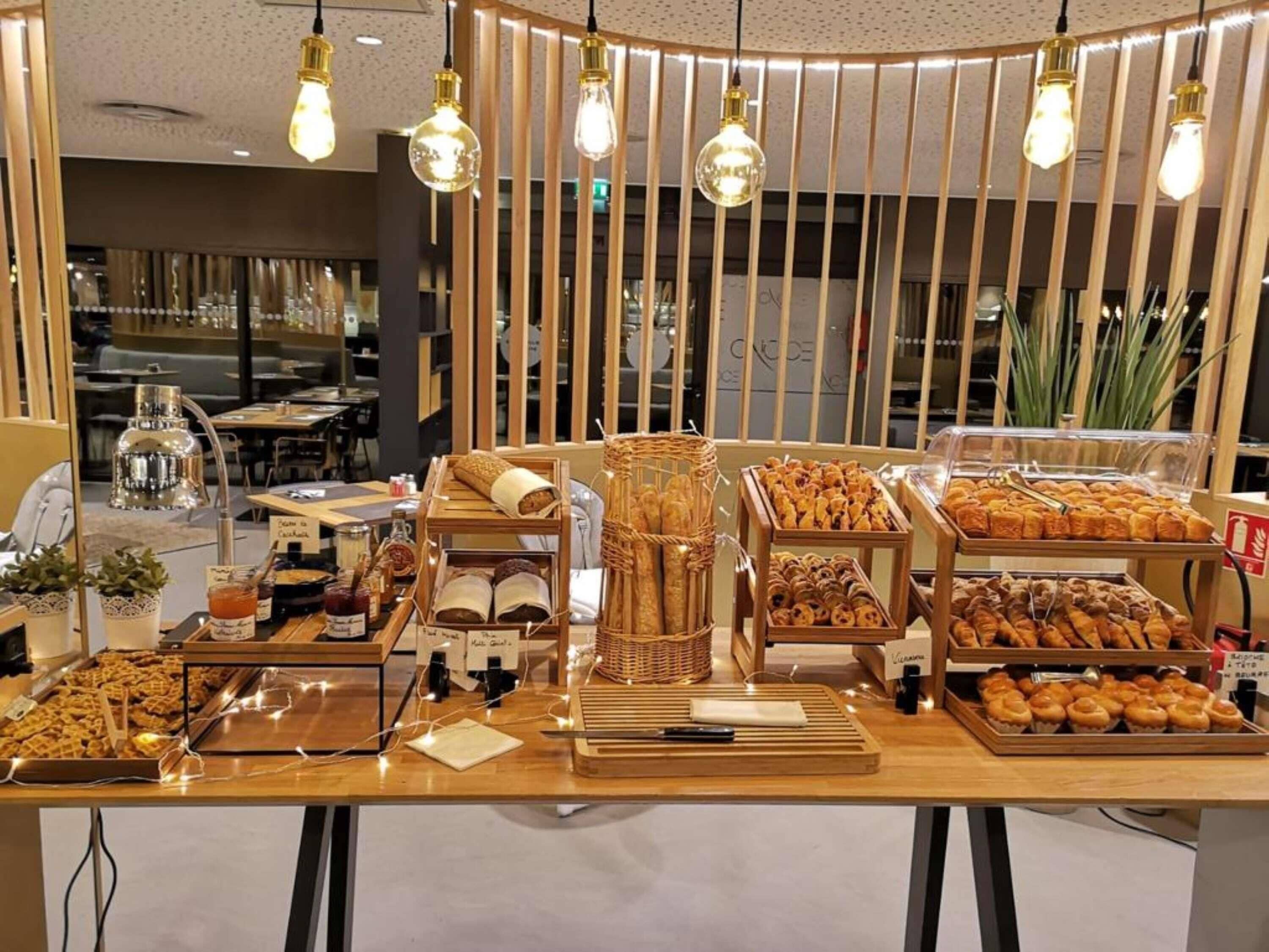 Pequeno-almoço tipo buffet diário mediante uma taxa 