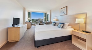 Quarto premier, 1 cama King | Escrivaninha, cortinas blackout, ferros/tábuas de passar roupa