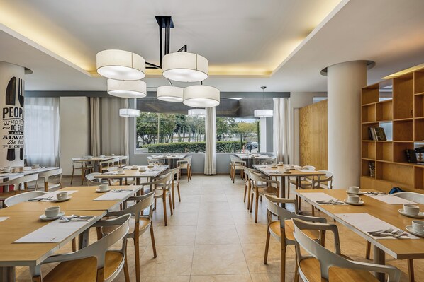 Café da manhã, almoço e jantar