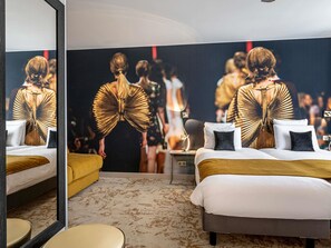 Roupa de alta qualidade, minibar, cofre com capacidade para portátil 