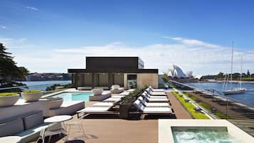 Piscina exterior, toldos gratuitos, espreguiçadeiras